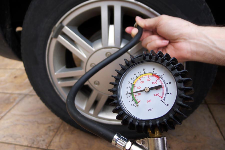 Hoeveel bar moet er in een autoband?