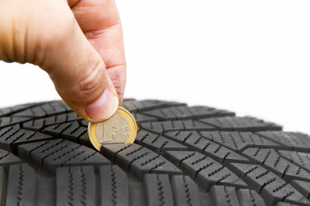 Wat is het minimale profiel van een autoband?
