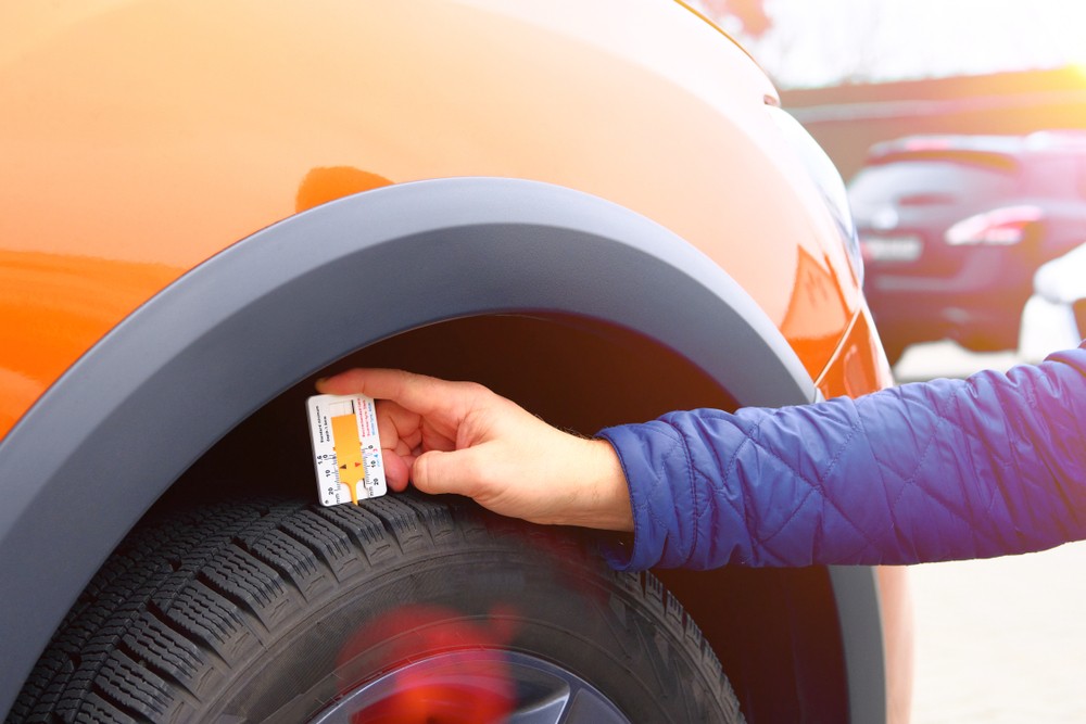 Wat is het minimale profiel van een autoband?